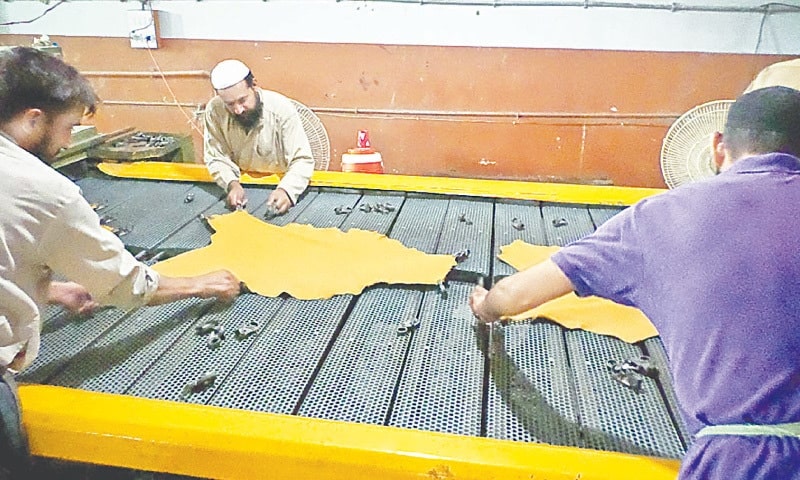 Cuir verni : reconnaître, entretenir et éviter les erreurs courantes