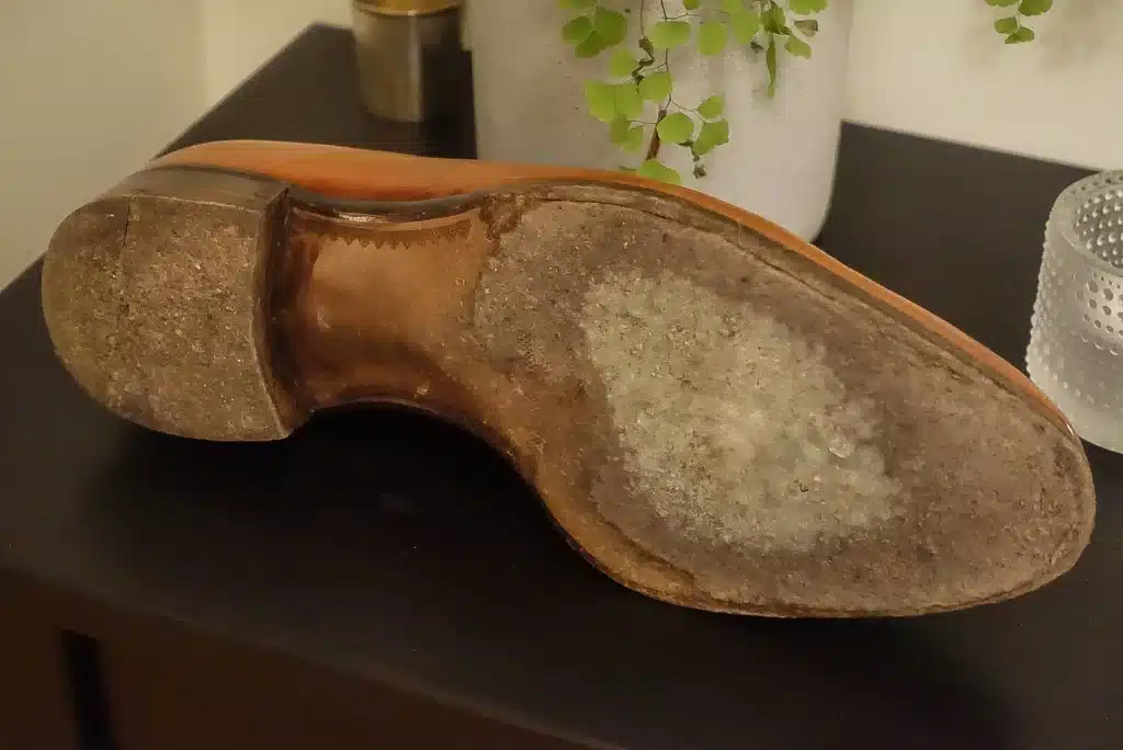 Semelle cuir ou gomme : comparatif pour mieux choisir